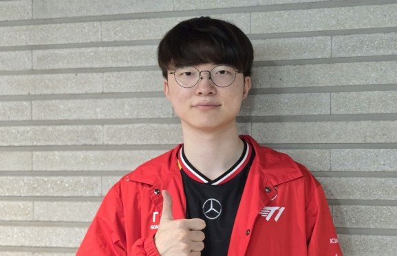 Faker祝贺Uzi入选名人堂称其为优秀ADC完全值得此荣誉_极尽体育